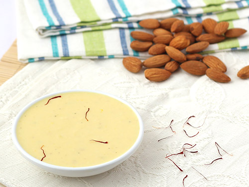 बादाम की खीर की रेसिपी - Badam Kheer Recipe In Hindi - Badaam Ki Kheer ...