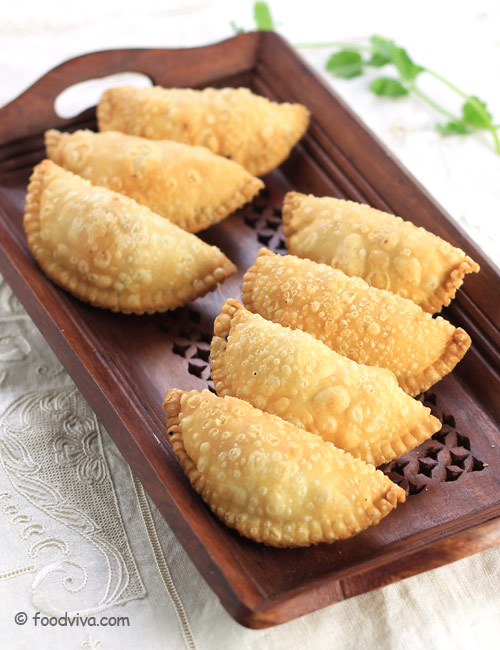 Gujiya Recipe - How to Make Mawa Gujiya - Karanji, Ghughra