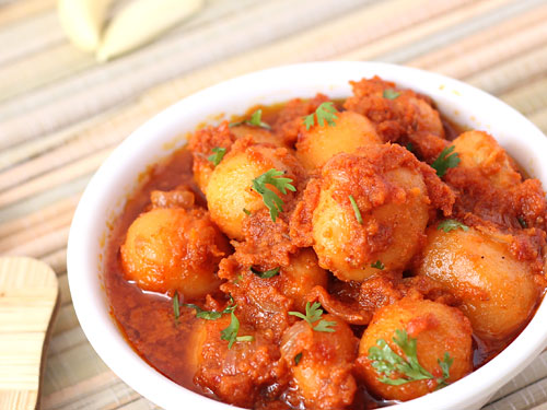 Lasaniya Batata Recipe - Hot & Spicy, Gujarati Garlic Potato Curry