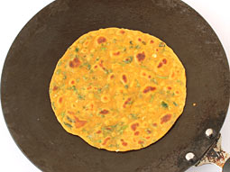 Thepla Recipe - Make Easy Gujarati Methi Thepla - Step by Step Photo