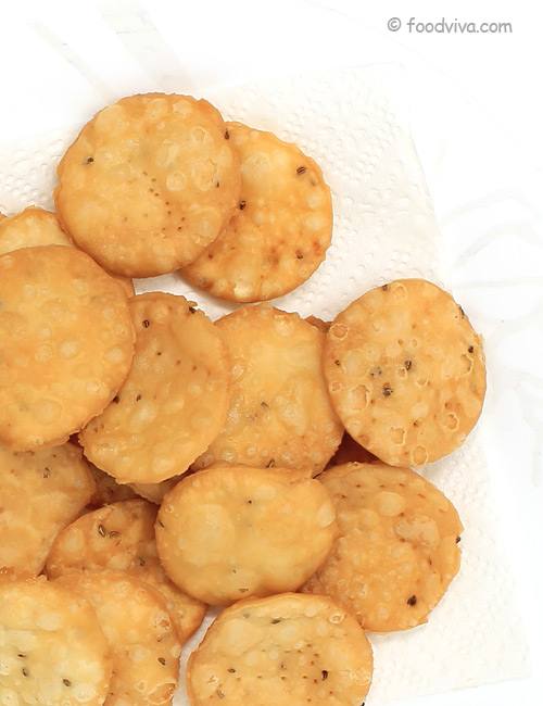 Papdi Recipe - Step by Step Homemade Papri Recipe for Indian Chaat
