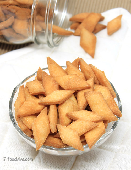 Shakkar Para Recipe - Shankarpali for Diwali and Holi - Step by Step